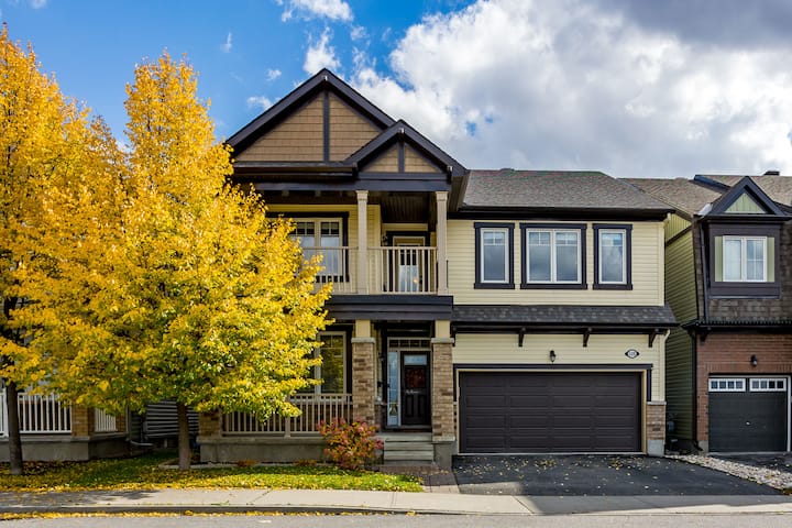 Entire House For Rent 5 Bed, 5 Baths Furnished - Kanata