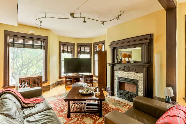 3 Bedroom Victorian Beauty At Logan Square - Chicago
