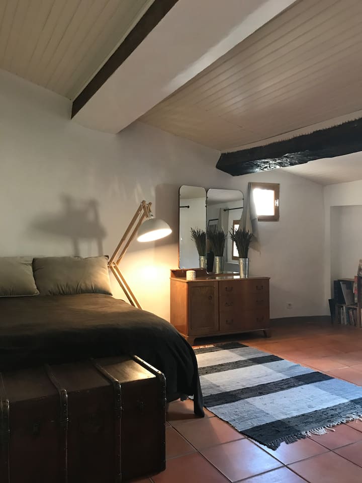 Chambre Spacieuse
En Centre Ville D Apt. - Rustrel