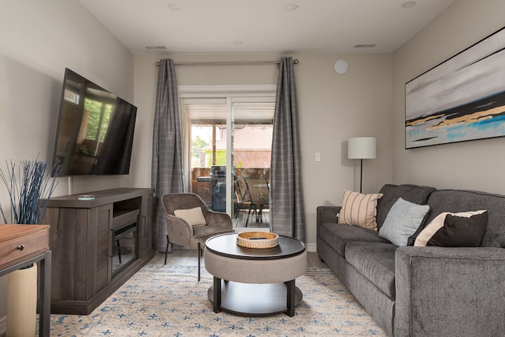 Casa Hotel Elegant Suite W Patio, Bbq Grill! - Toronto
