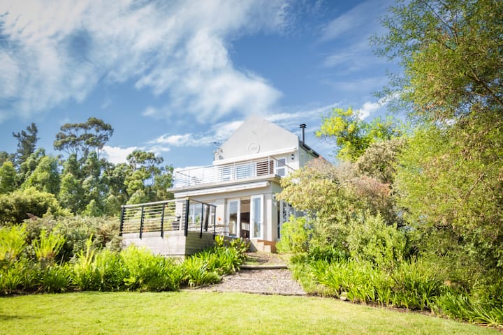 Heaven Eco Friendly Cabin With Hot Tub @Stonehaven - Hermanus
