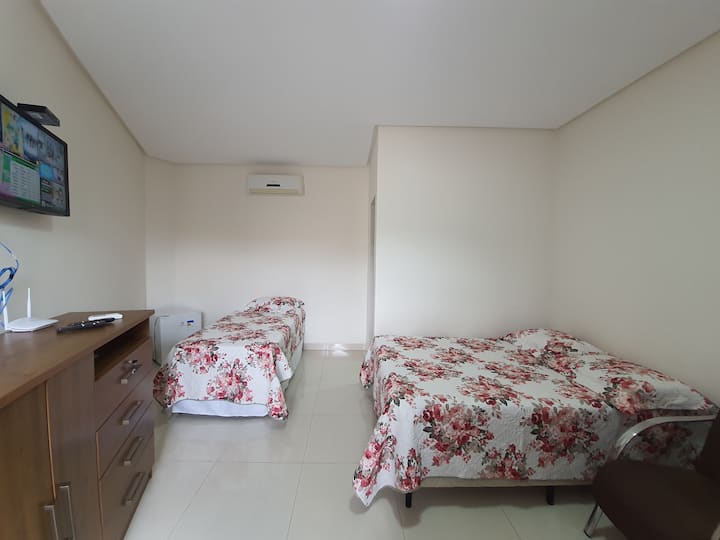 Suíte Confortável P/ 5 Pessoas C/ Ar Condicionado - Capitólio