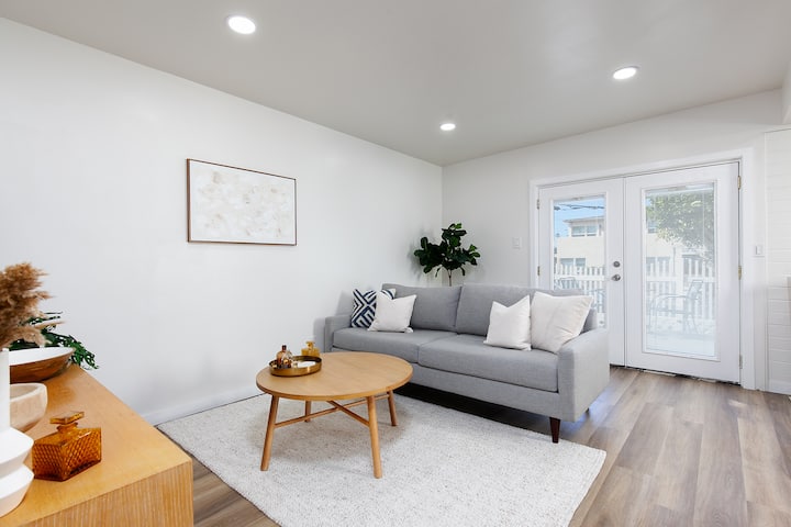 Walk To Beach | Dog Friendly | Fully Updated! - San Diego