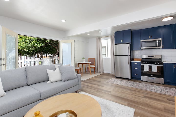 Walk To Beach | Dog Friendly | Fully Updated! - San Diego, CA