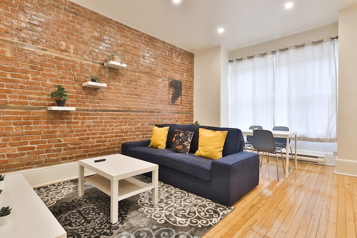Perfect Location In City | Must Stay | Very Clean - Montreal