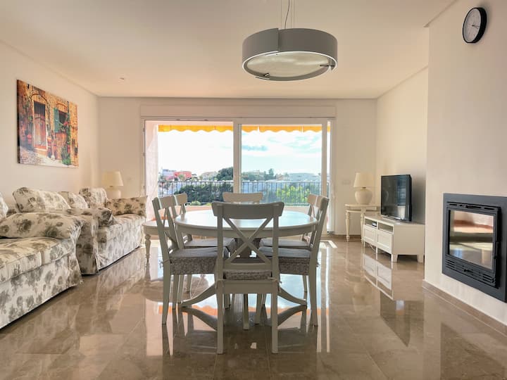 Spacious 2br Apartment With Terrace At Golf Resort - Benalmádena