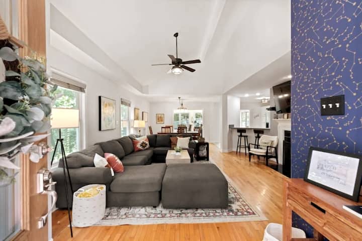 Lake Lure: Hot Tub, King Beds, & Ev Charger - Lake Lure, NC