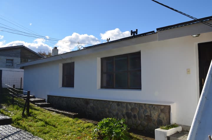Casa En Zona Centro Con Estacionamiento Para 4/5 - Ushuaia