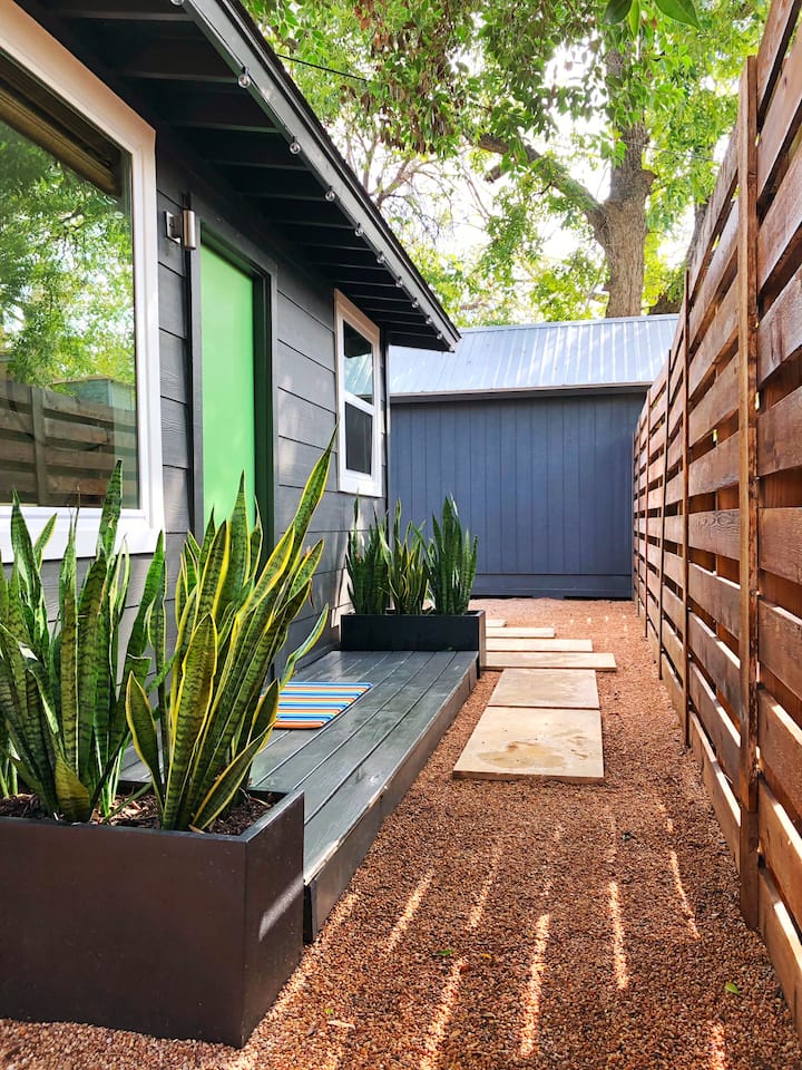 Modern Eastside Cottage | Private Studio + Den - Austin, TX