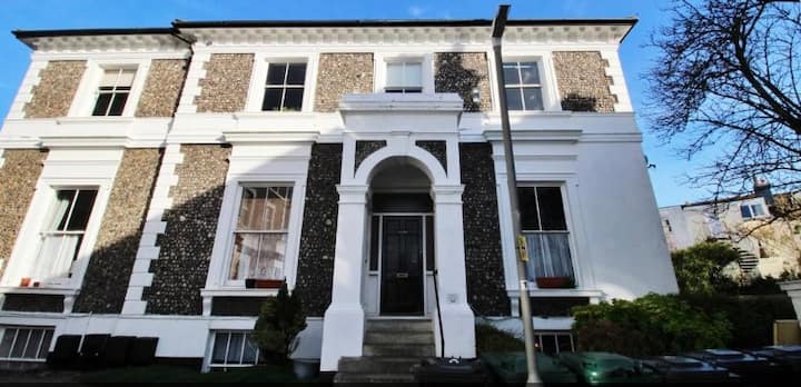 Cosy - One Bed Flat Available At 7 Dials - Brighton