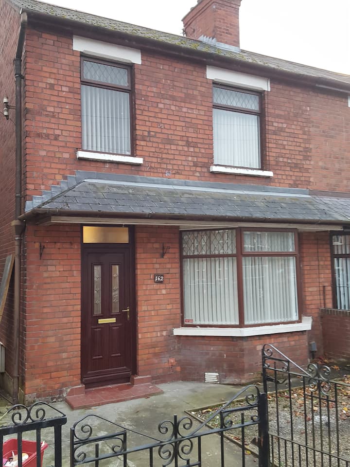 Double Room In Traditional Belfast Home Room4 - Belfast