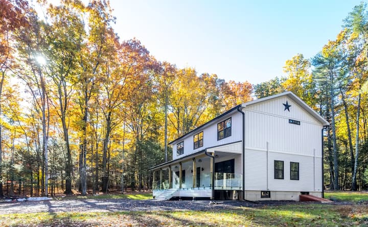 Rustic Retreat In Woodstock: A Farmhouse Getaway - Woodstock, NY
