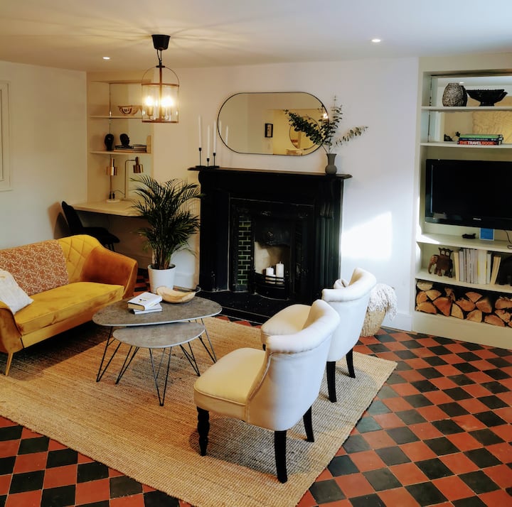 Victorian 2 Bedroom Garden Apartment - Dublin