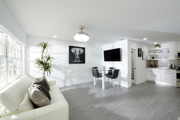 Light And Bright Starlit Apartment - Kendall, FL