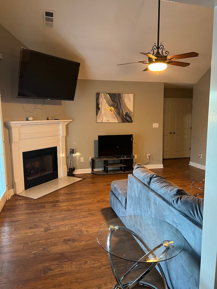 Serenity: Welcoming Three Bedroom Home - Albany, GA