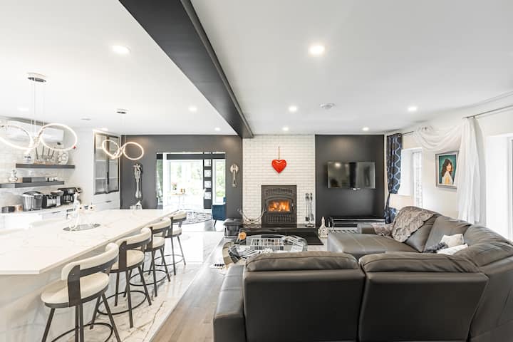 Suite Elegante: Spa, Foyer & 1 Min Piste Cyclable! - Bromont