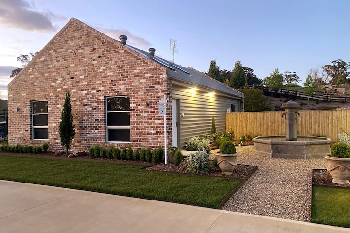 Bloomfield Manor On 2-acre Property In Bowral Nsw. - Bowral