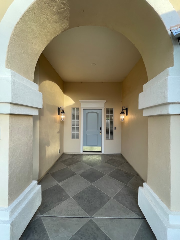 Classically Remodeled North Mesa Home - Mesa, AZ
