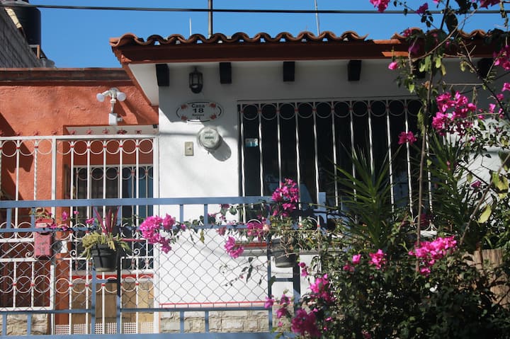 Bonita Casa Llena De Vida Con Estacionamiento. - Oaxaca