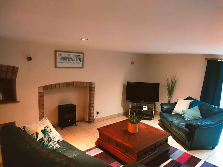 Cosy 2-bedroom Cottage In The Countryside - Chepstow