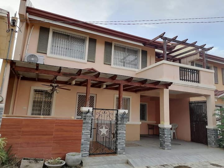Cheerful House , Fully Aircondition With Jacuzzi. - Puerto Princesa