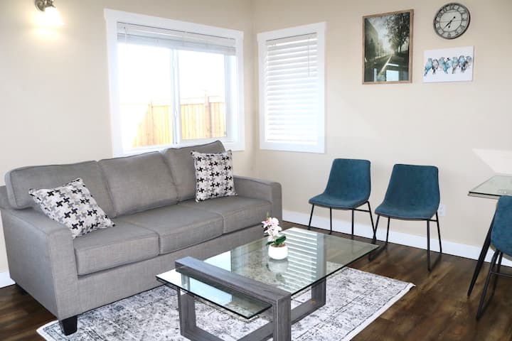 Little Guest House With Garage - Dawson Creek