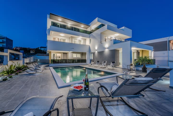 Luxury Apartments For 18 With Pool - Novalja