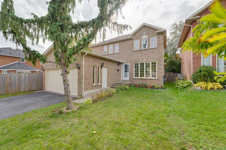 For 1 Month Or More
Fully Furnished House - Barrie