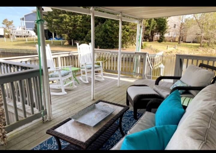 Sandbridge Waterfront Cottage Walk To Beach - Virginia Beach, VA
