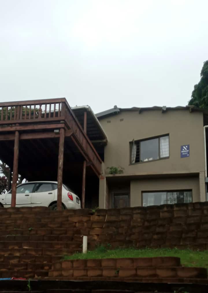 Lovely 5 Bedroom House With Pool And Sea View - Scottburgh