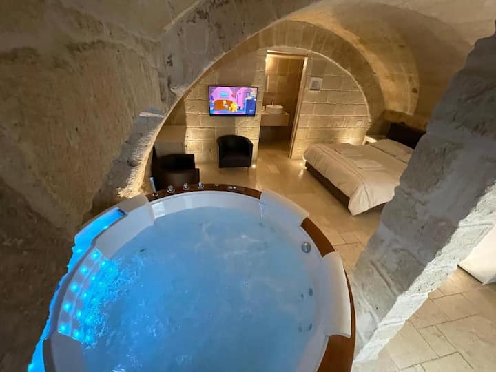 Suite Al Piano Terra Con Jacuzzi E Bagno - Monopoli