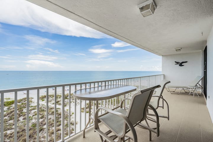 Beautiful Beach Condo Steps From The Water! - Madeira Beach