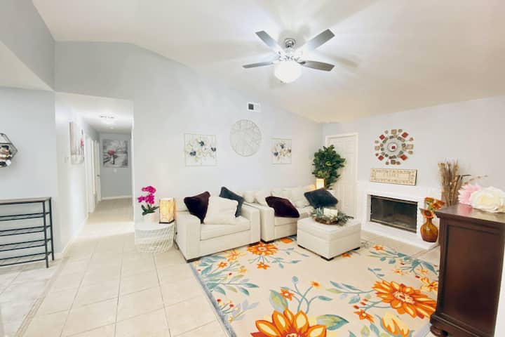 The Cozy 3 Bedrooms Home - Moreno Valley, CA