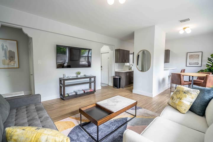 Lotus Haven: The Canary Diamond - 2 Bedroom - Miami Beach, FL