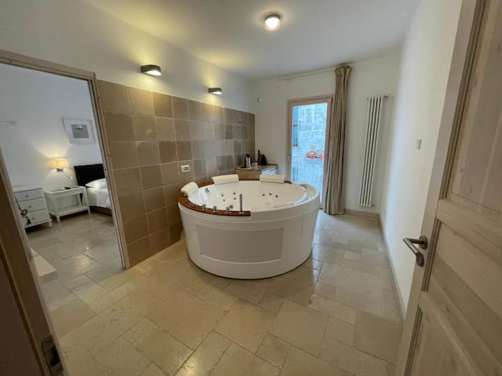 Suite Al 2° Piano Con Jacuzzi, Bagno E Balcone - Monopoli