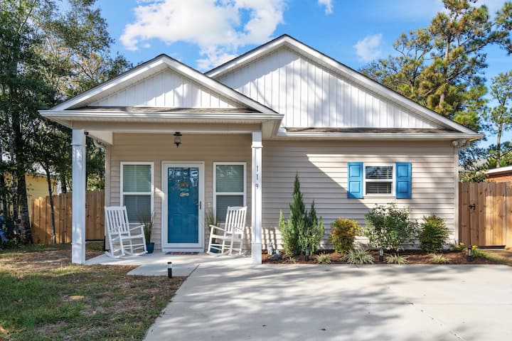 Dog Friendly, Single Level, Walk To Beach And Icw - Oak Island, NC