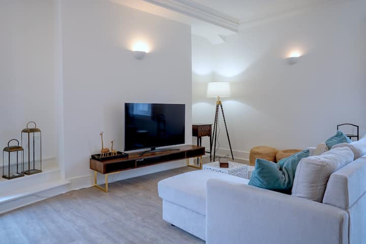 2br Town Centre: Balcony, 2.5 Bath, 1-min Car Park - Norwich