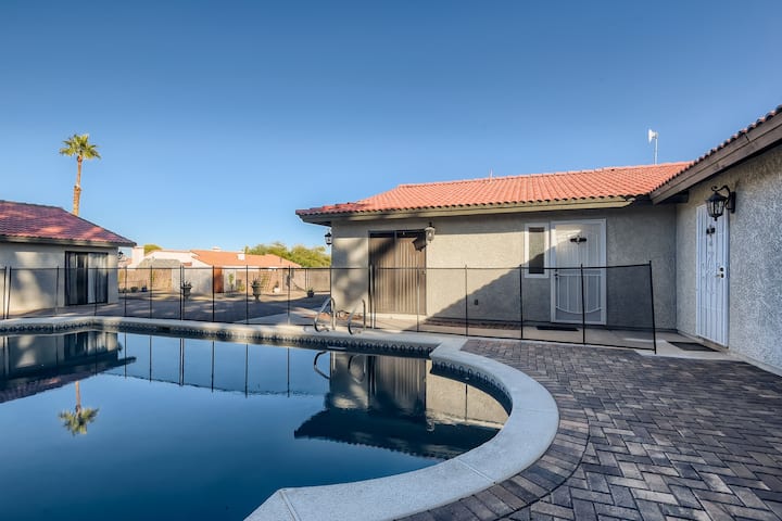 Luxury Villa#4 *(800sq)*pool*4 Miles To Strip - Las Vegas, NV