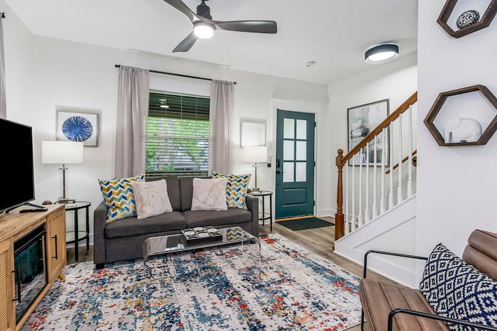 Renovated 2 Br Home | Long Term Welcomed | Midtown - Kansas City, MO