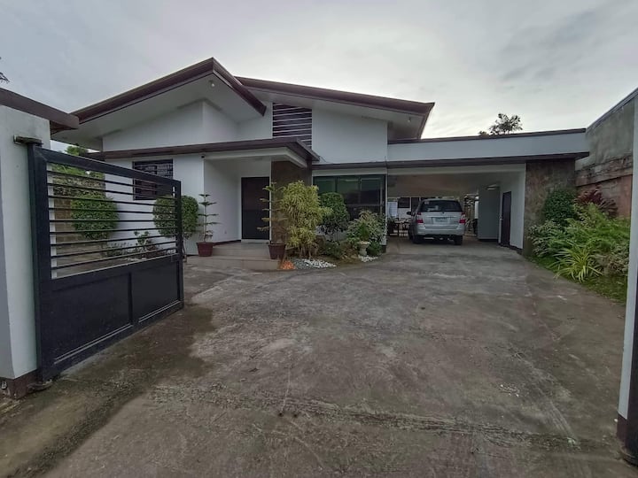 Relaxing And Cheerful 3-bedroom Villa In Tagaytay - Trece Martires