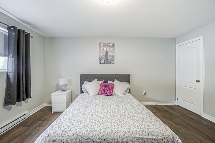 Appartement Adorable Avec Stationnement. - Laval, Canada