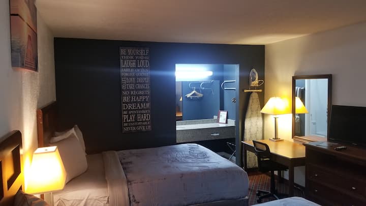 114 Osu King Bed Hotel Room - Carl Blackwell Lake, OK