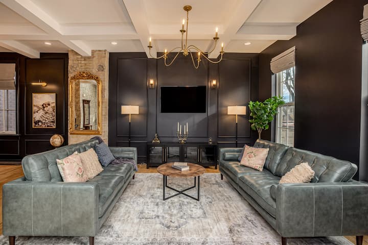 Cream City Victorian | Parking | Ac | Patio | Walk - Milwaukee, WI