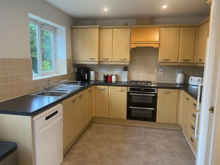 Spacious House In Hertfordshire - Free Parking - Hertfordshire