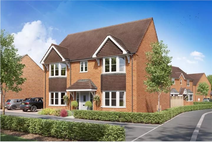 Executive Home In Coombe Hill - Tewkesbury
