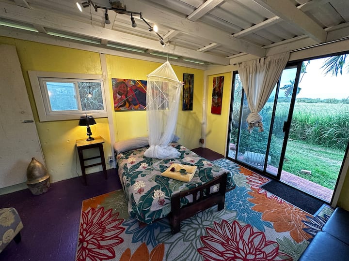 Ocean View Cottage - Wabi Sabi Antique Woodwork - Hawi, HI