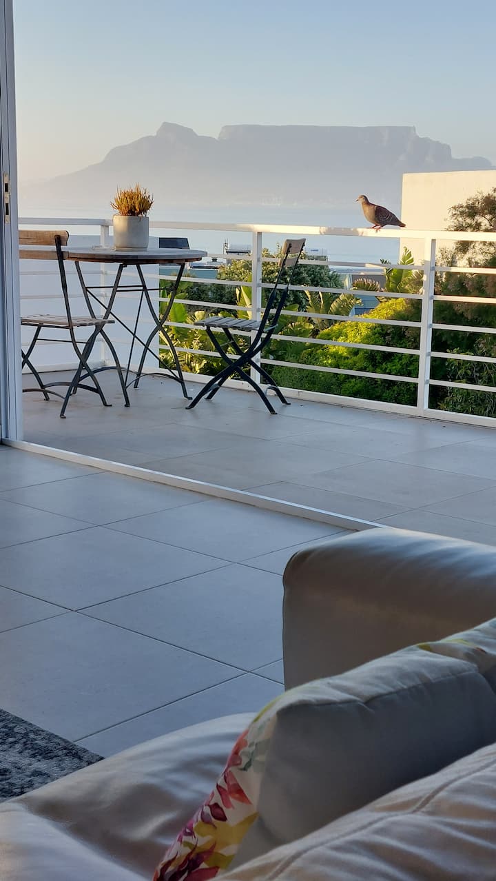 Modern Peaceful Apartment With Views, Pool & Sauna - Parklands