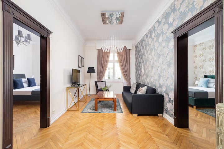 Main Square - Old Town - Floriańska 47 Street - Krakova