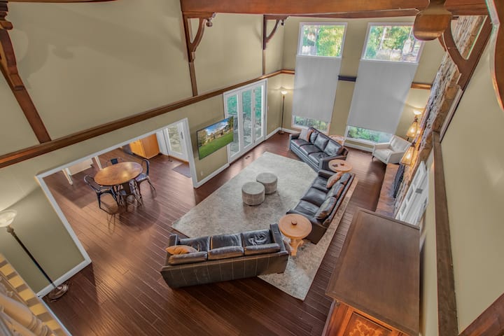 Amazing Spacious Luxurious Home - Sleeps Up To 16! - Zionsville, IN