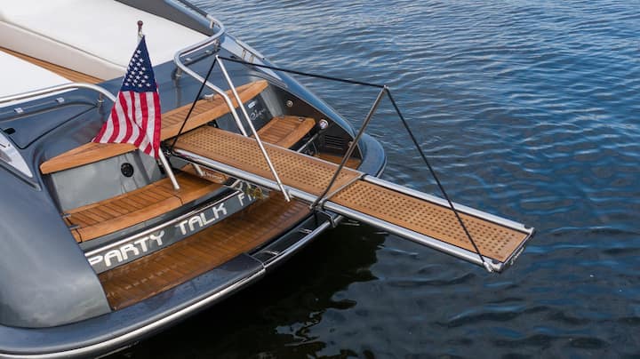 Unforgettable Stay On A 44ft Luxury Yacht - Ocean Beach, NY